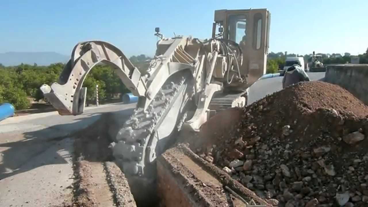 Zanjadora Cubica Tesmec TRS 950 SL - YouTube