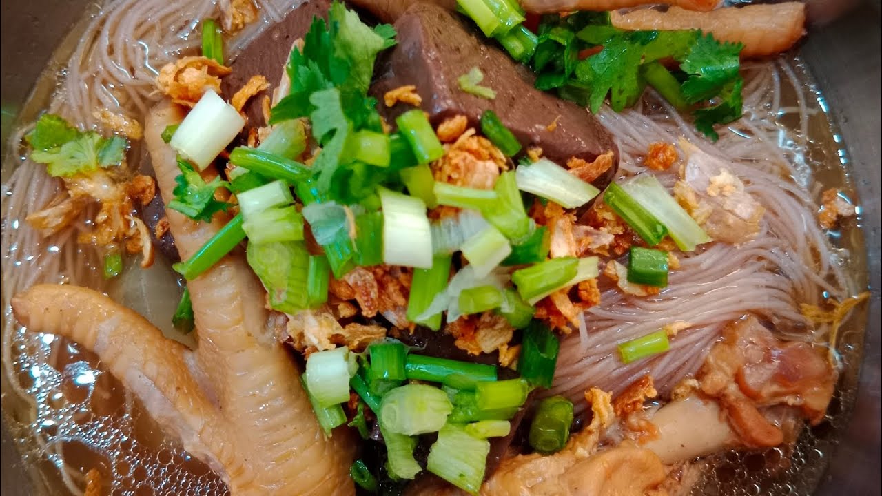 กวยจั๊บไก่ 닭 쌀국수 鸡肉面条汤 - YouTube