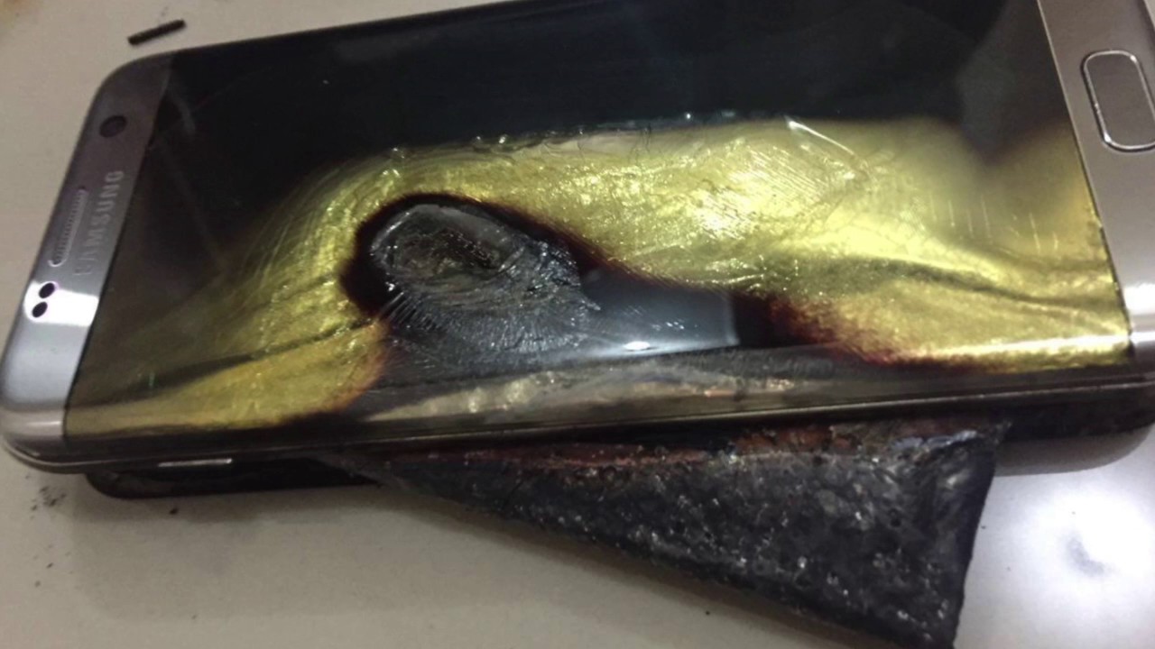 Woman's Headphones Explode While Traveling On Airplane - YouTube