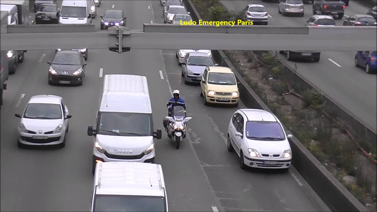 Samu 93, UMH Smur AVICENNE escortés par deux motards PN en urgence ...