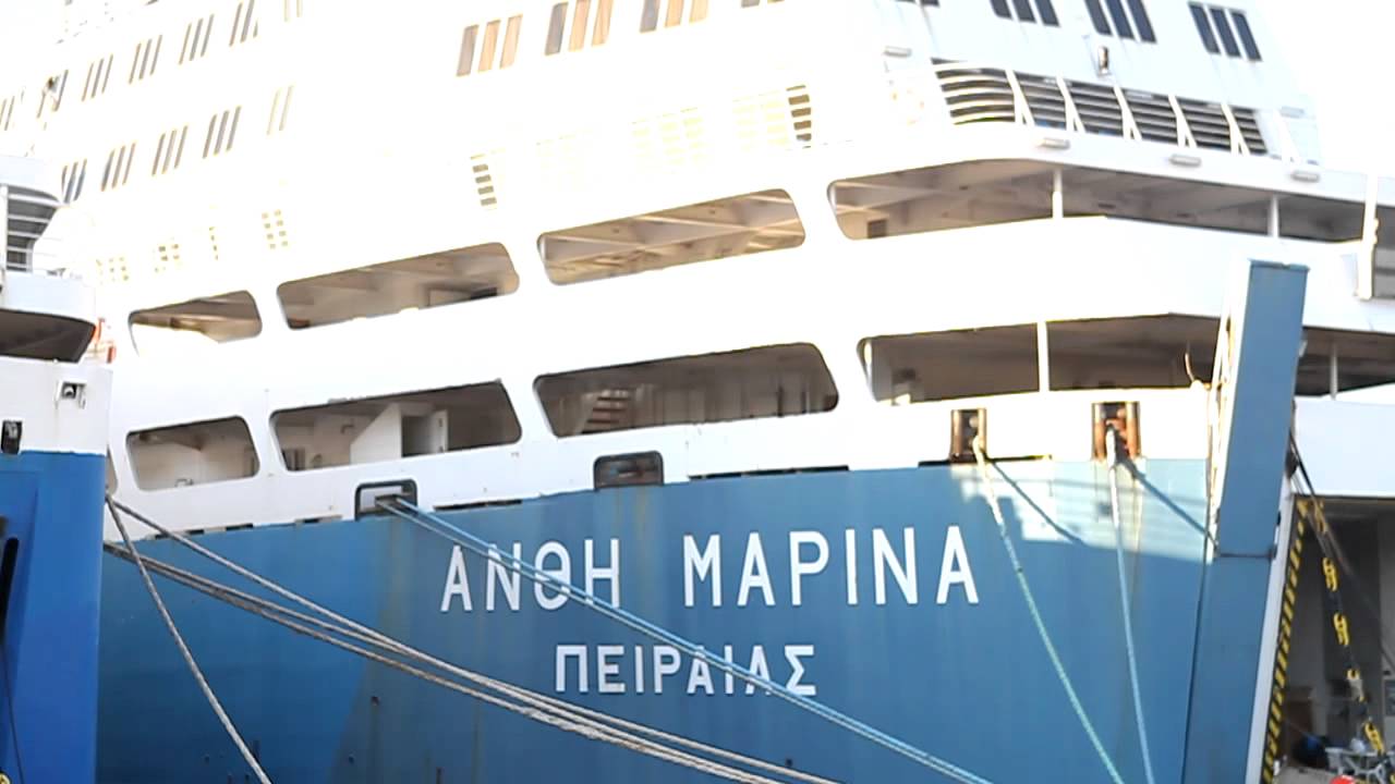 Τα εγκαταλελειμένα καράβια του Αγούδημου στον Πειραιά - YouTube