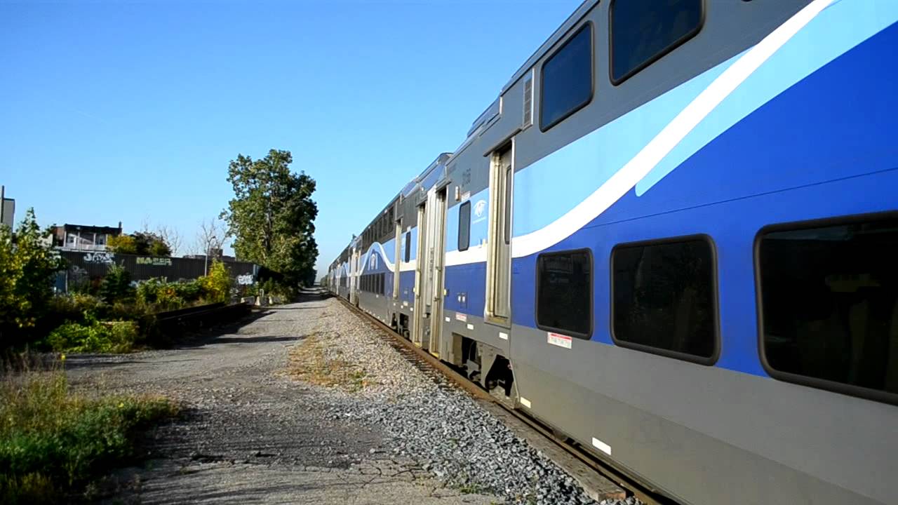 AMT Montreal Rail: Ex-GO 532 arriving at Vendome with BBD MLV's. - YouTube