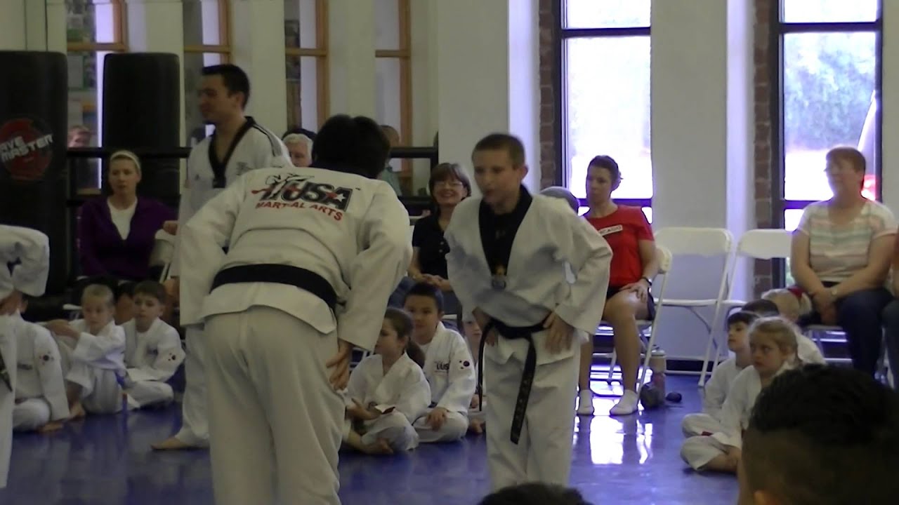 Tae Kwon Do Black Belt kicking combinations - YouTube