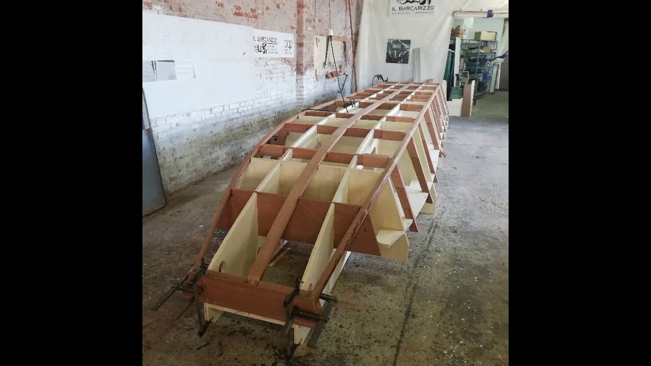 costruzione barche in legno - YouTube