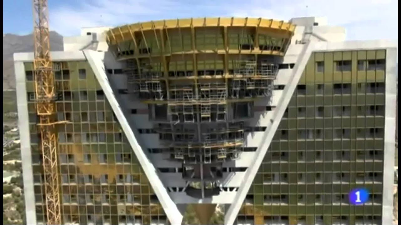 Benidorm y el edificio In Tempo - YouTube