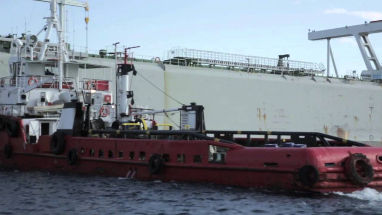 VERNICOS TUGS & MT MAXIM - YouTube