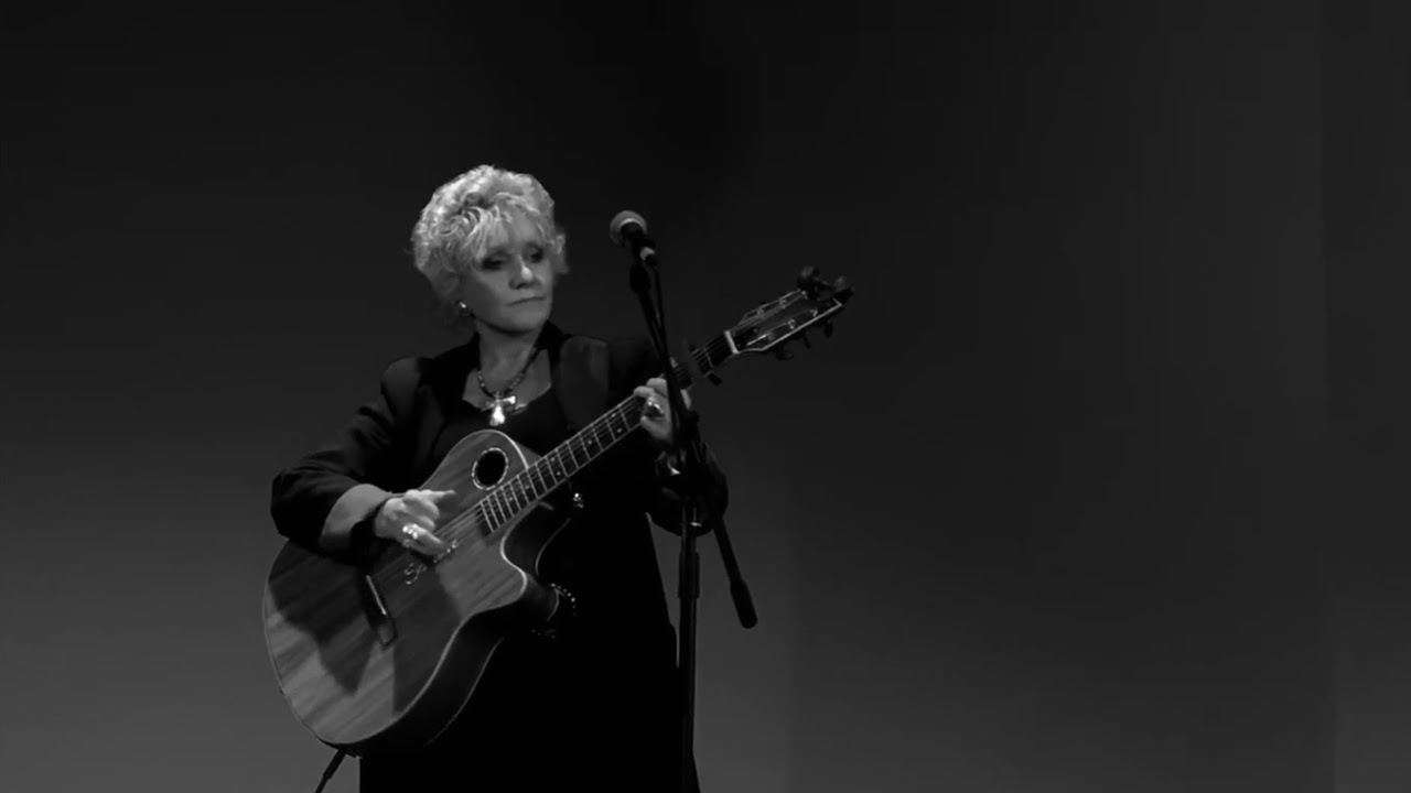 Lacy J Dalton - The Heart (acoustic) - YouTube