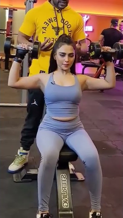 nusrat fariya Hot figure - YouTube