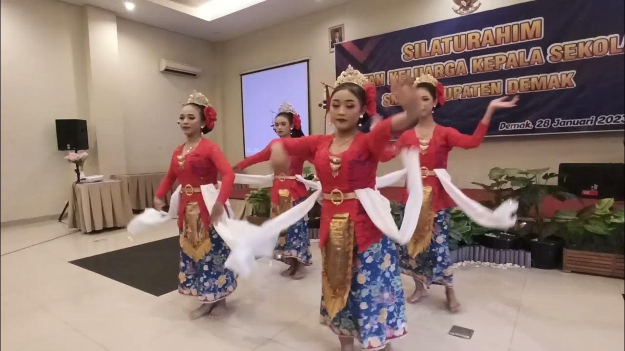 Perform tari Tradisional Denok Semarang (SMP Negeri 3 Demak dalam kegiatan IKKS) - YouTube