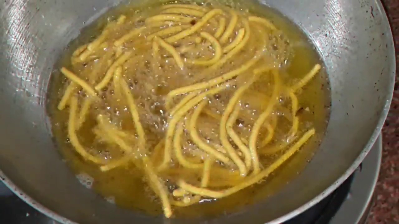Sev Recipe//Besan Tikhi sev Recipe//Tikha Gathiya Sev Recipe - YouTube