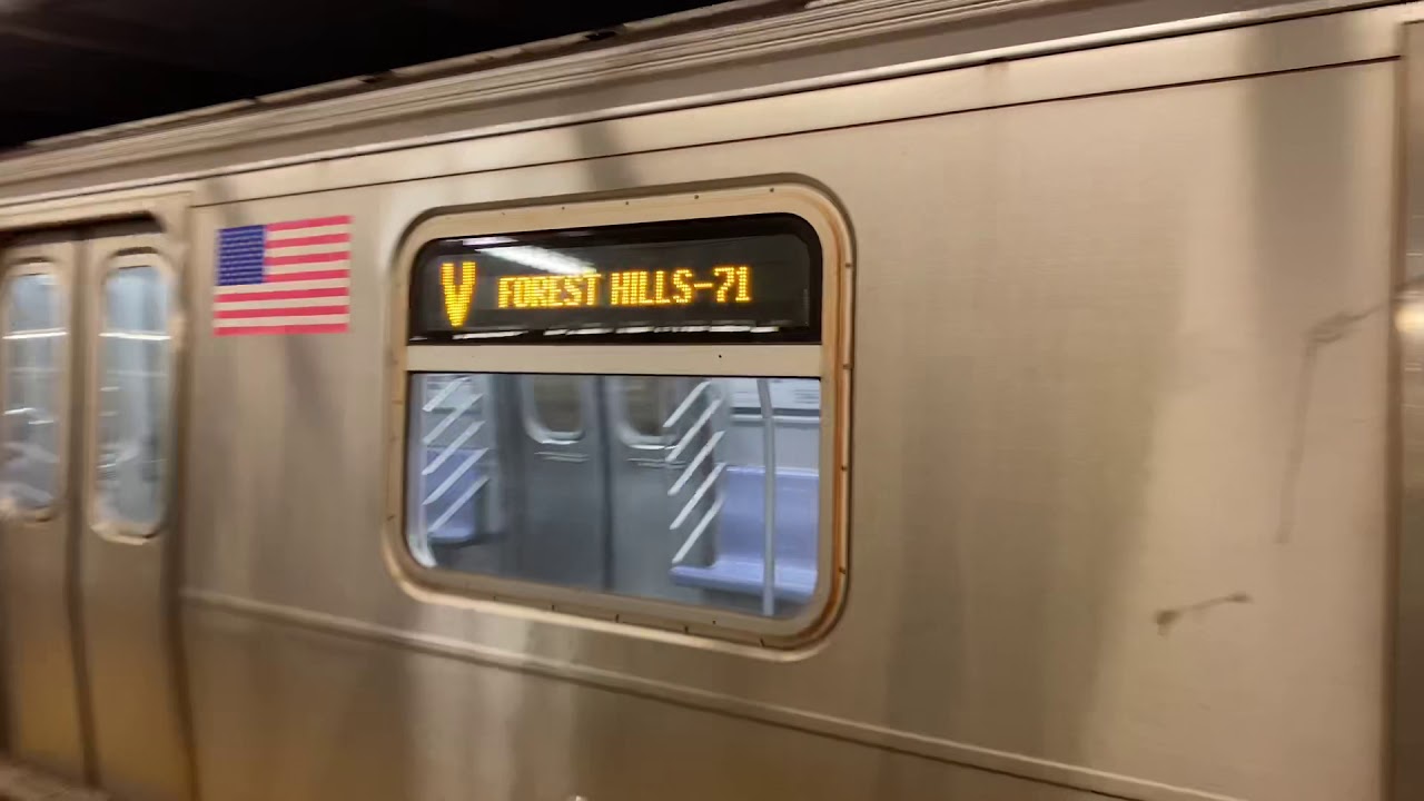 R160 V train departing Washington Heights-168th Street - YouTube
