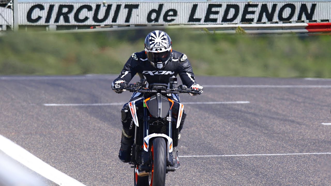 Première sur piste au Circuit de Ledenon KTM 890 Duke R Part1 - YouTube