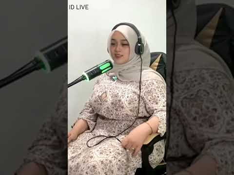 Live tiktok hijab Bu guru salsa kelihatan belahannya