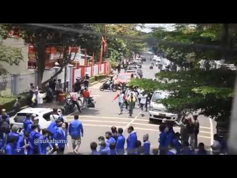 DETIK- DETIK ANAK STM TURUN KE JALAN IKUTAN DEMO DISAMBUT PARA MAHASISWA