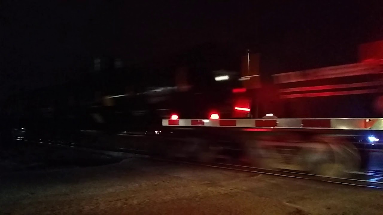 UP 5820 NB AC44CWCTE With SD70ACE Power Leads Oil Tank Magnolia,Tx - YouTube