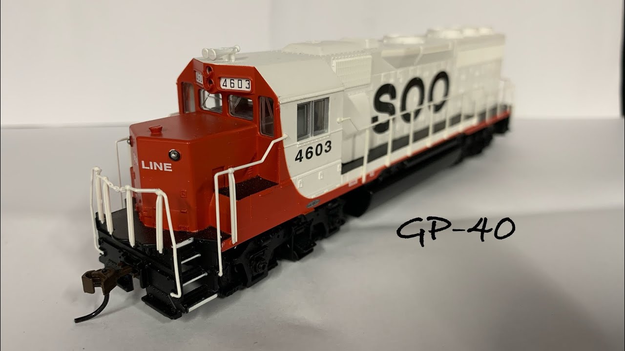 Opening the SOO line GP-40 with value DCC sound from Bachmann - YouTube