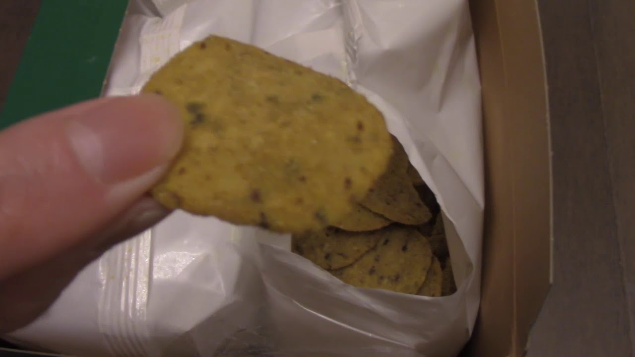 Review RW Garcia Lentil with Turmeric Crackers - YouTube