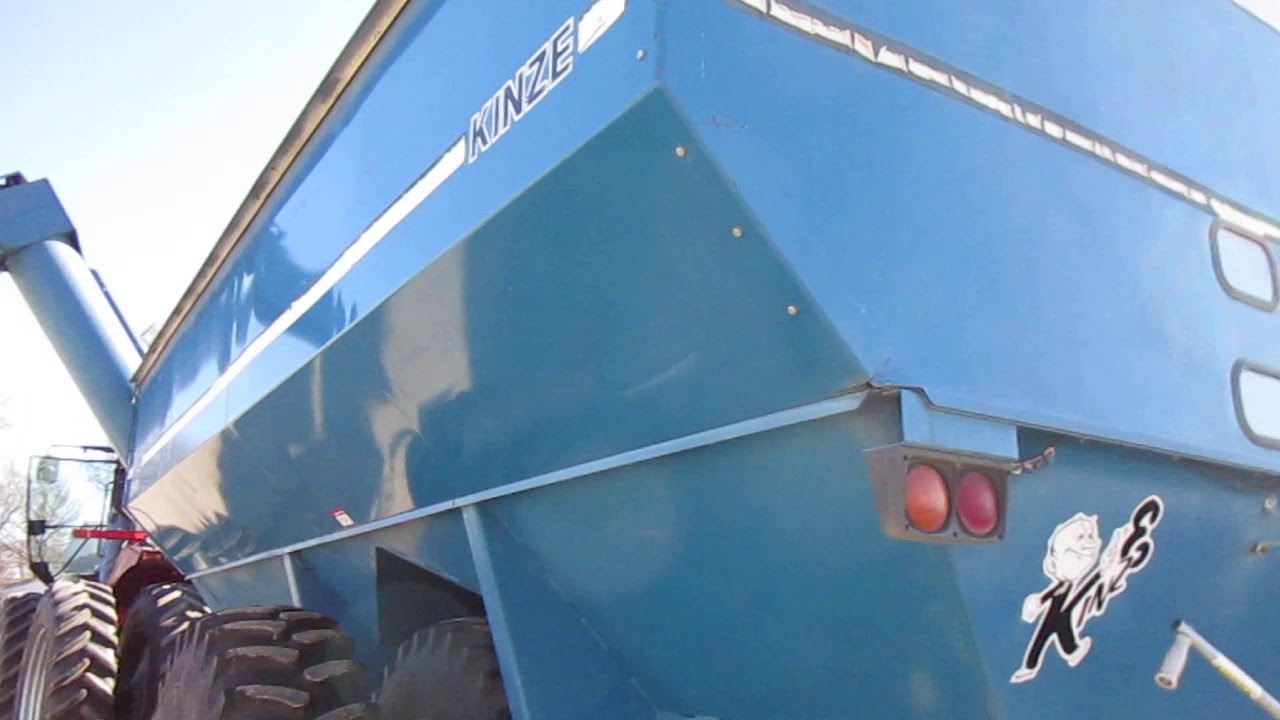 Kinze 1040 Row Crop Grain Cart - YouTube