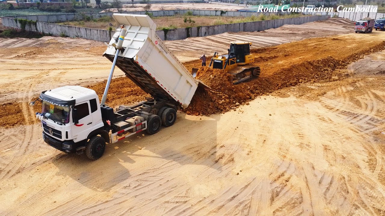 Wonderful Work SHANTUI Dozer Spreading Soil Stone Building Access Road ...