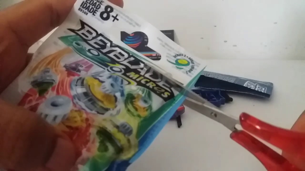 Beyblade Burst micros Unboxing + test spin and battle - YouTube
