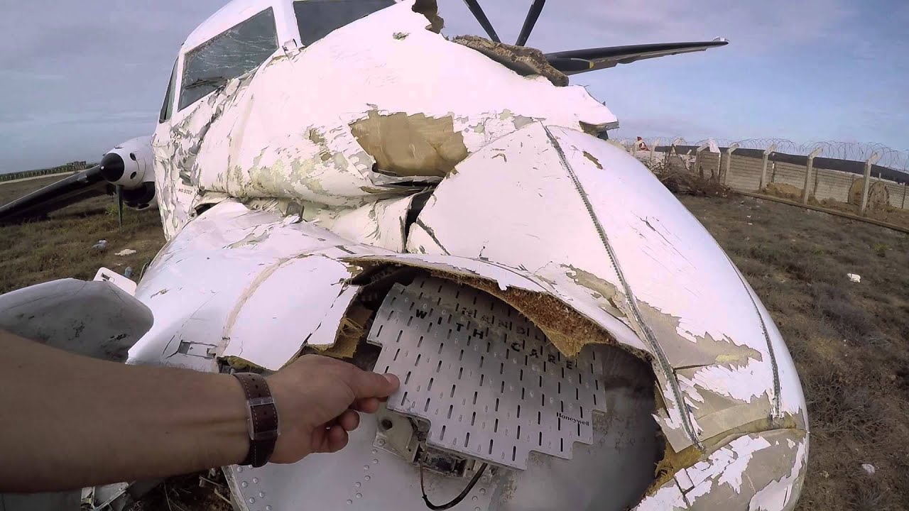A wounded little bird at Mogadishu - YouTube