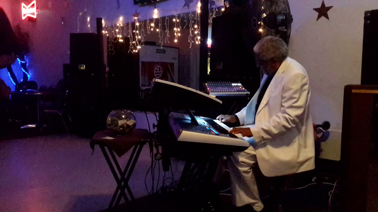 Wilbert brown playing a piano in the club - YouTube