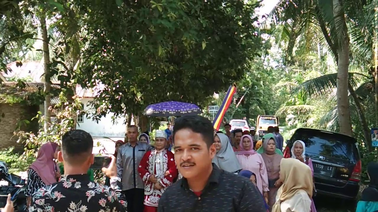 Menyambut kedatangan marapulai di iringi dengan alat musik tradisional ...