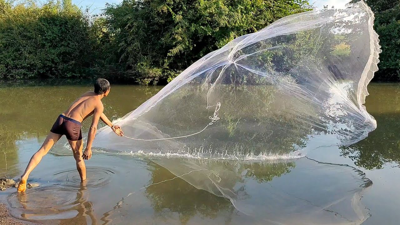 Most Unbelievable Cast Net Fishing For Survival - Best Fishing Video ...