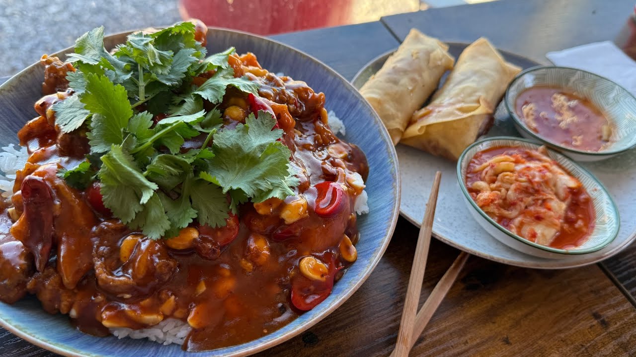 Zacny Chinol - ChiFan - Chinese Street Food Kraków - YouTube