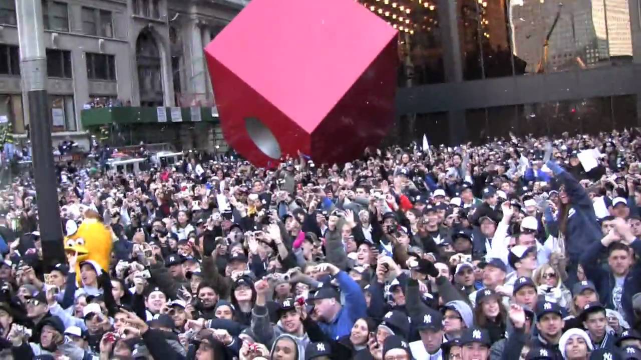 J&R's Float at NY Yankees 2009 World Series Victory Parade - YouTube