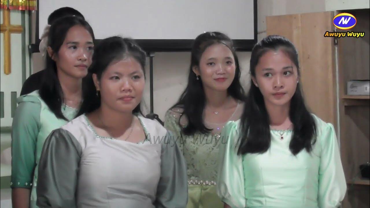 Penampilan XI IIS-3 Lomba Koor Musik Ansambel Natal SMAN 1 Moro'o - YouTube