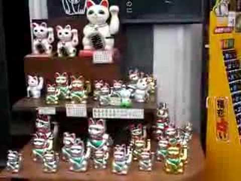Maneki Neko - cats do the wave