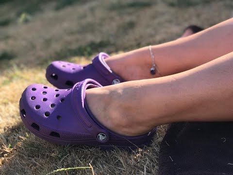 Her Crocs play!