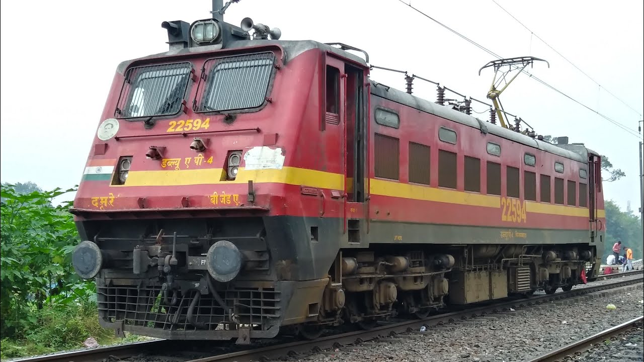 HIGH SPEED Light Locomotive | BZA WAP4 | Indian Railways - YouTube