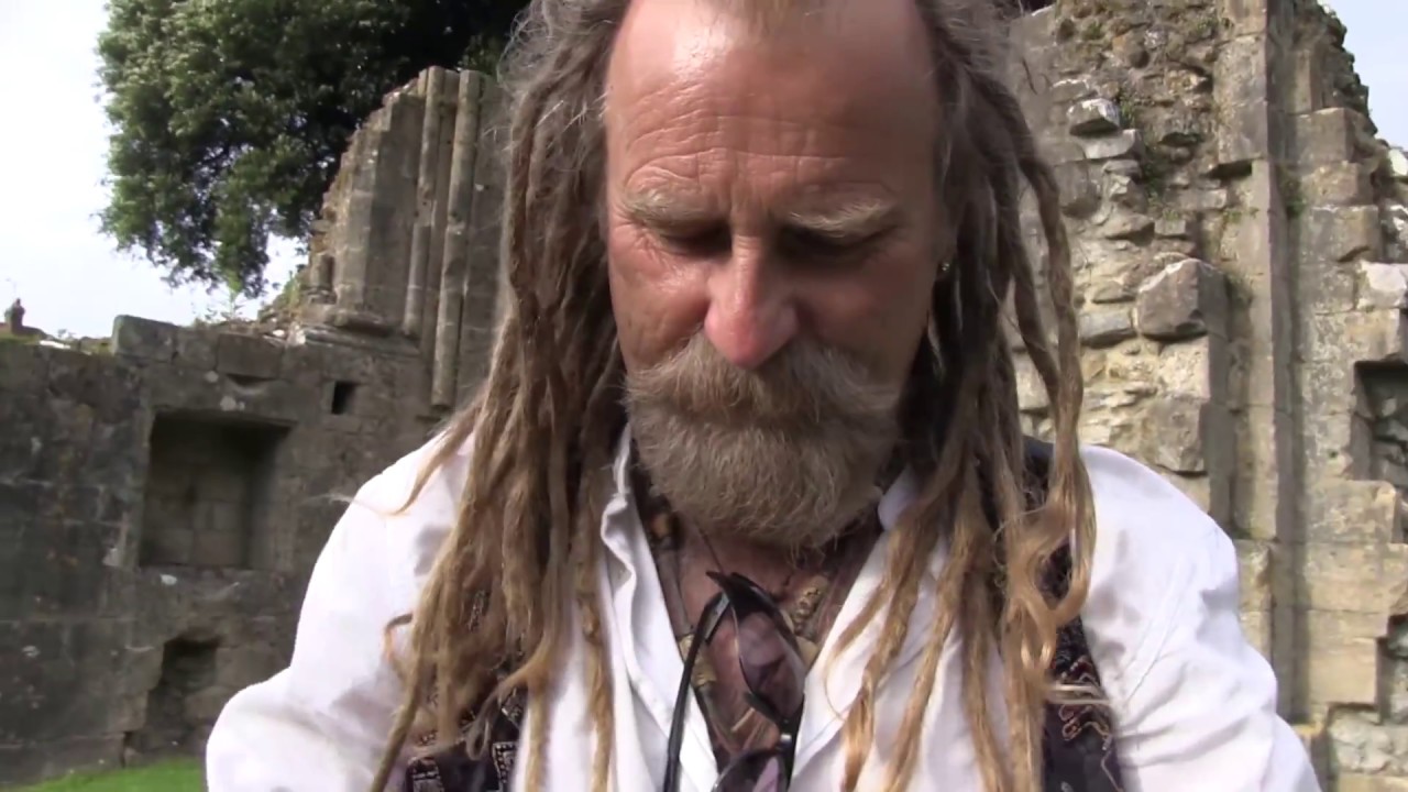 Bob Gallie performs in Glastonbury Abbey - YouTube
