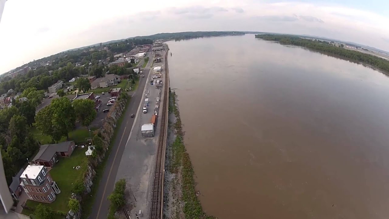 Mississippi River flooding at Cape Girardeau, MO. DJI Hexacopter - YouTube