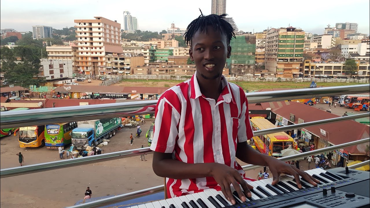 see how saviour bee played the keyboard in the middle of the city 😂😂😂 ...