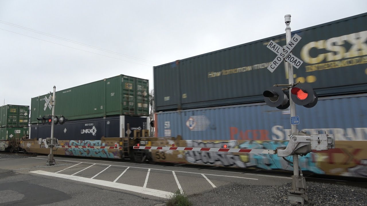 UP 7998 Hot Z-Train Intermodal North - Broadway Ave. Railroad Crossing, Salida CA - YouTube