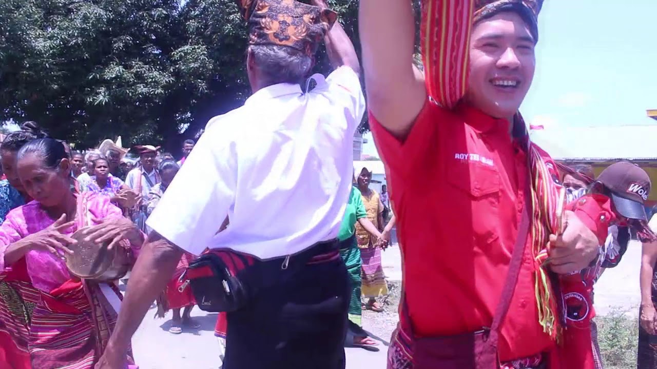 Tari Likurai, Tarian Kemenangan Iringi Roy Tei Seran (RTS) Menuju ...