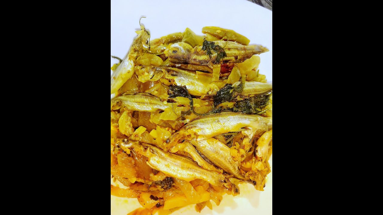 Tengra mach vagi || Radish tengra mach || Eggplant tengra mach ...