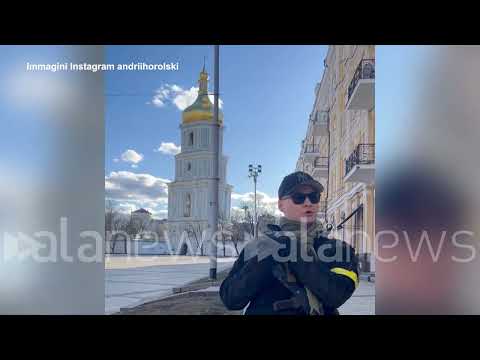 Ucraina, il cantante Andriy Khlyvnyuk si arruola e canta in piazza ...