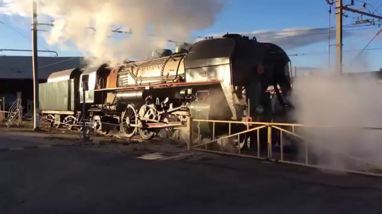 Départ d'une machine à vapeur (141R 1298) - YouTube