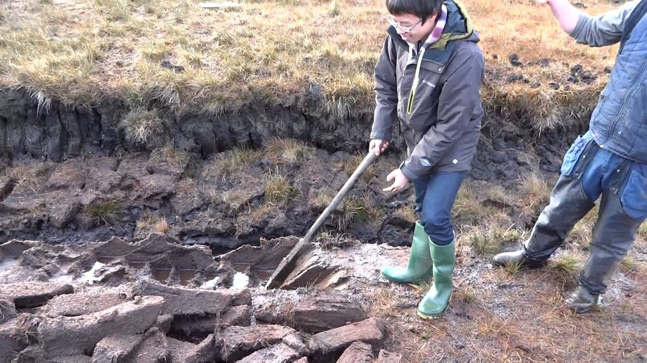 04 2012/12/18 Digging Bogs at Killary Sheep Farm, Ireland - YouTube