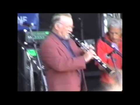 Acker Bilk & Roger Bennett with the Blue Note Jazz Band - YouTube