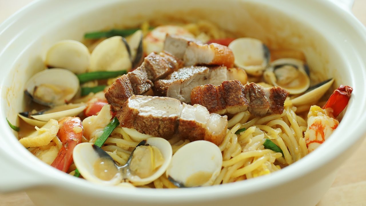 Claypot Fried Hokkien Mee Recipe - 砂煲福建面 - YouTube