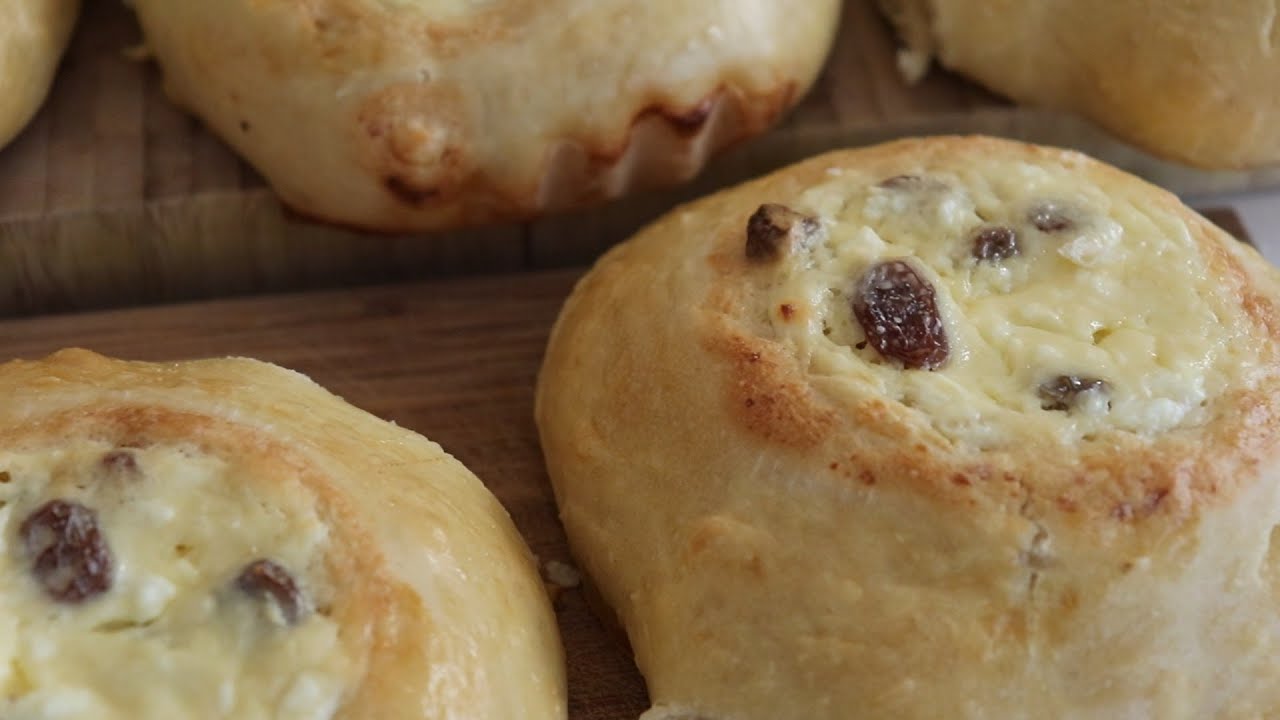 Russische Broodjes met Zoete Vulling (Vatrushka) Recept - YouTube