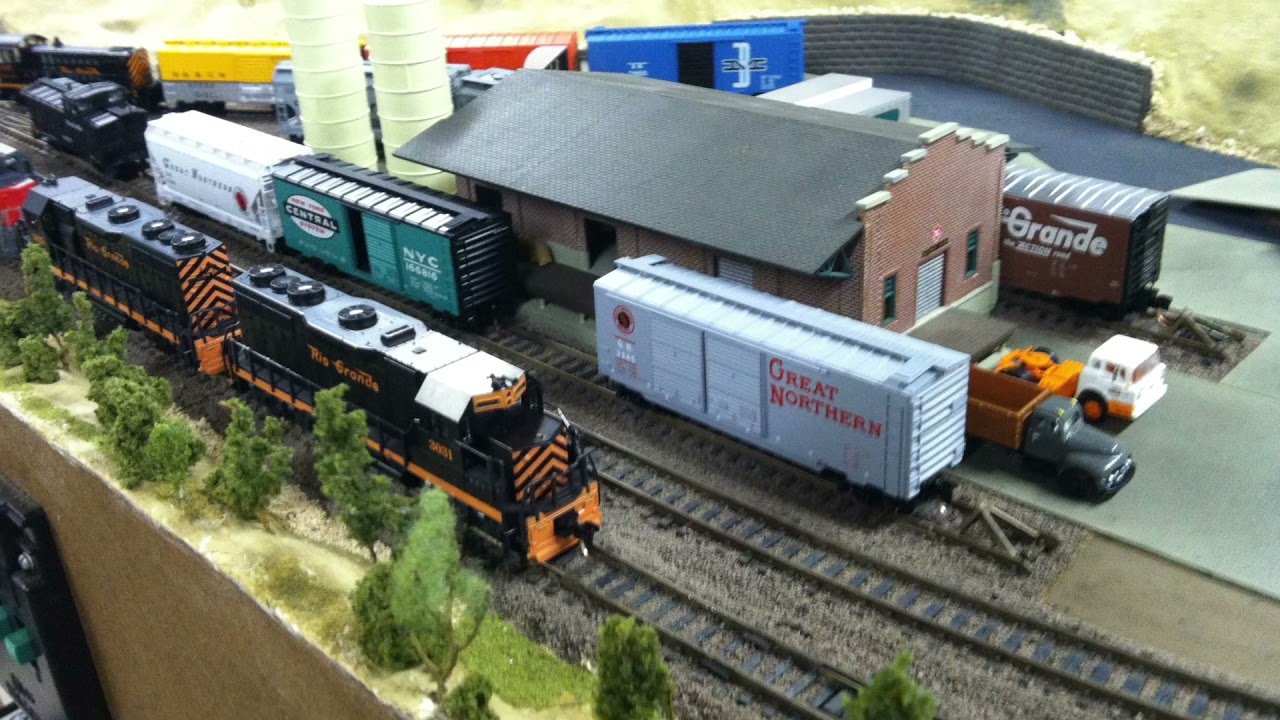 N-Scale Door-size layout and Rolling Stock - YouTube