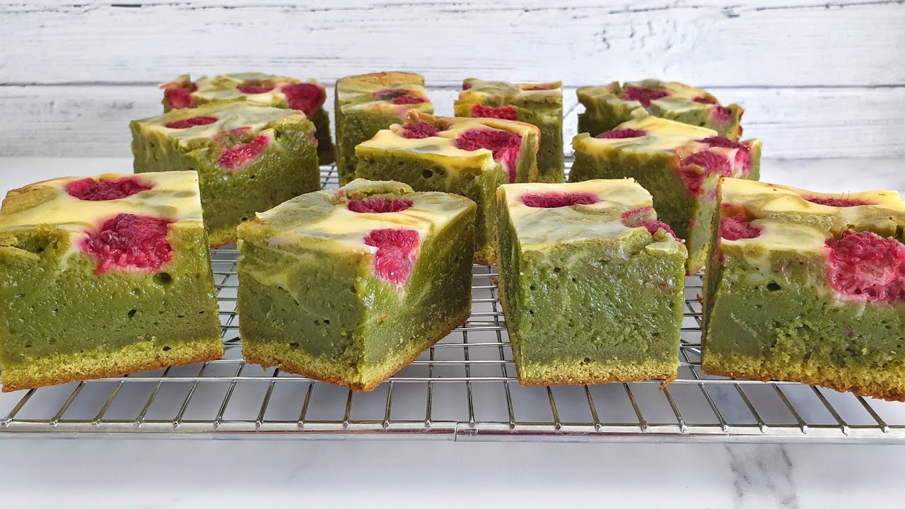 How To Make Ooey Gooey Raspberry Cheesecake Matcha Brownies – Recipes ...