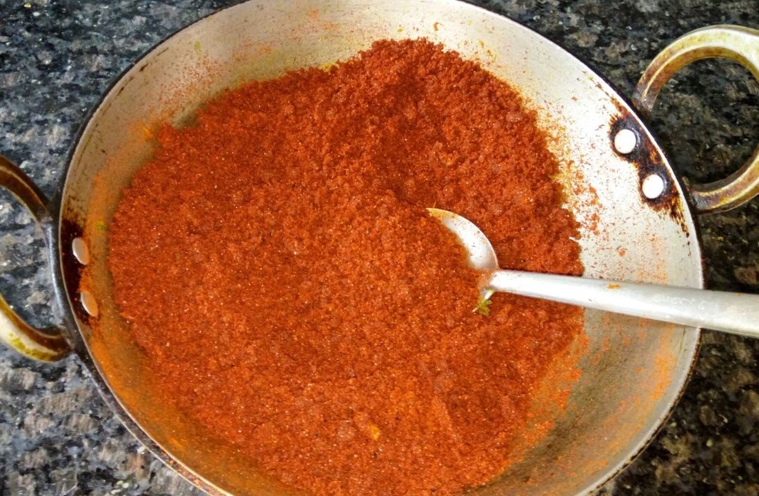 Bellulli Khaara -- Fiery Garlic Condiment Recipe -- North Karnataka ...