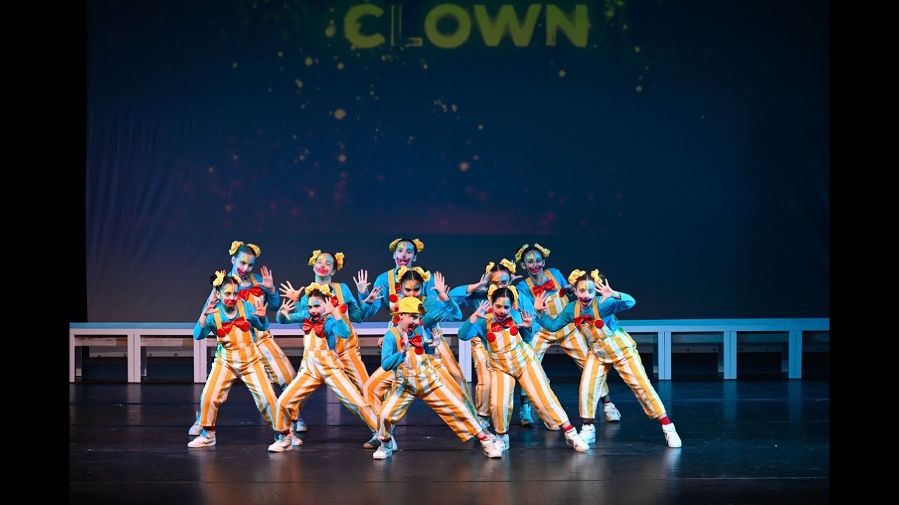 CLOWN - Show THE GREATEST SHOWMAN - YouTube